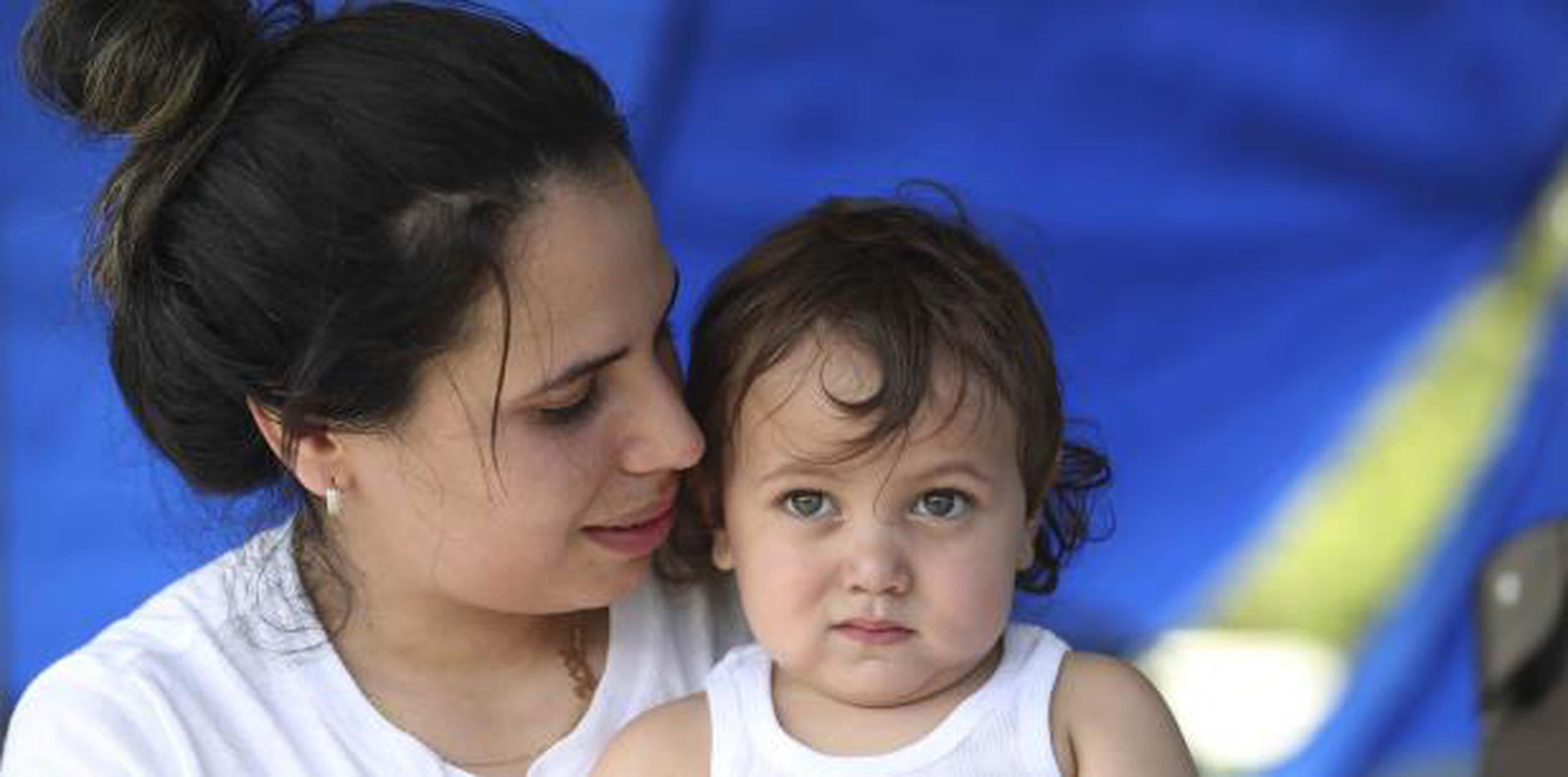 Familia viaja desde Chicago para un entierro y ahora son refugiados por ...