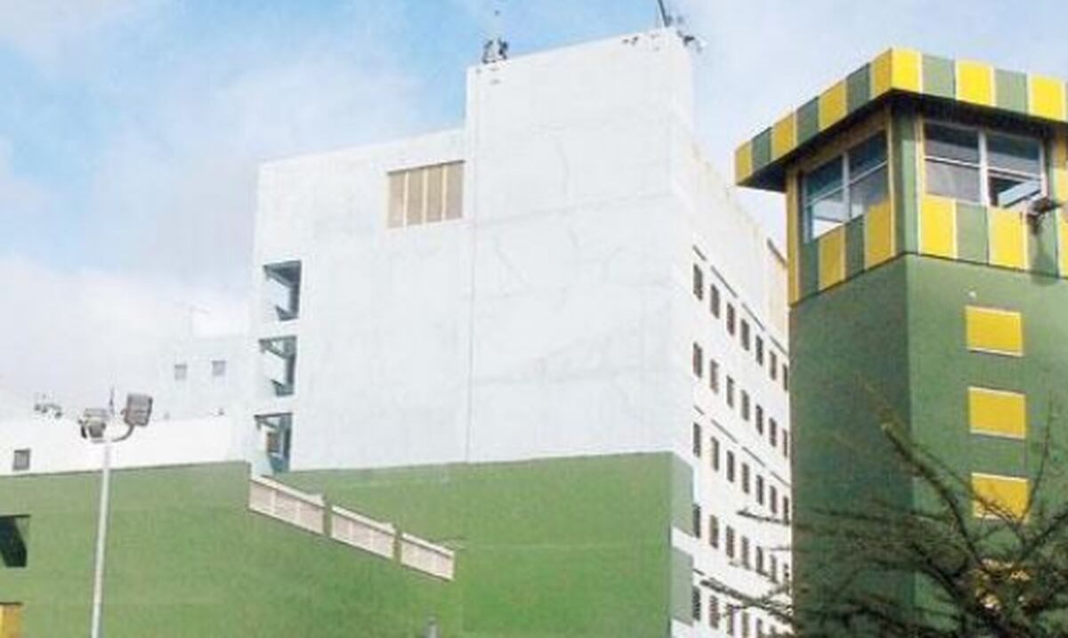 Arrestan con droga a empleada de cárcel Las Cucharas de Ponce - Primera ...