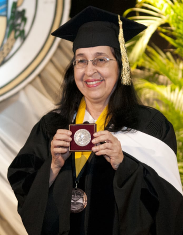 Otorgan doctorado honoris causa a la escritora Ana Lydia Vega - Primera ...