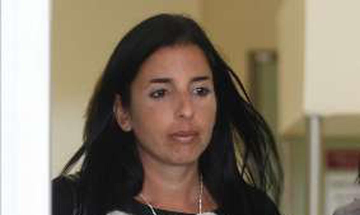 Ana Cacho se querella contra Familia - Primera Hora