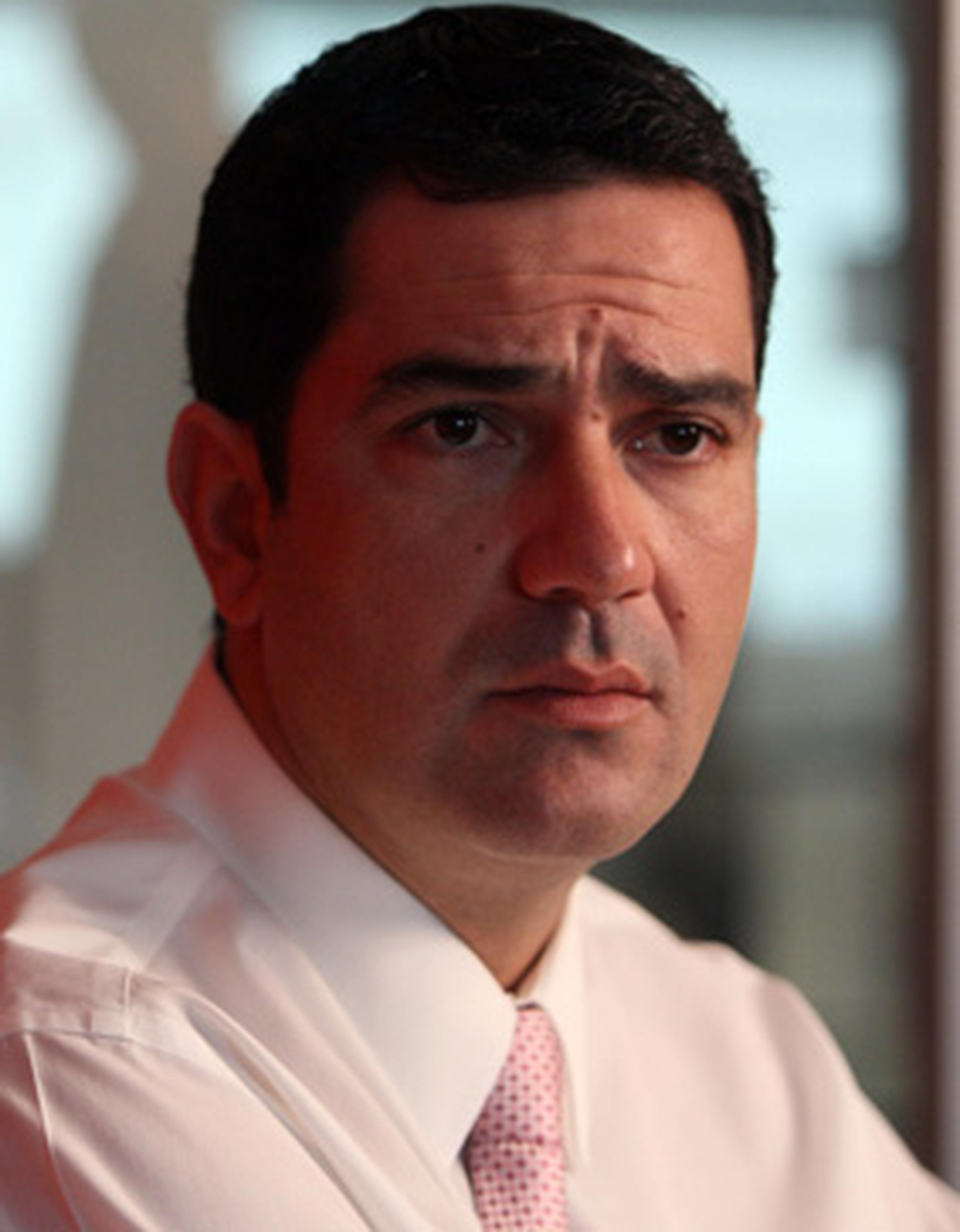 Esposa de Luis Farinacci radica querella - Primera Hora