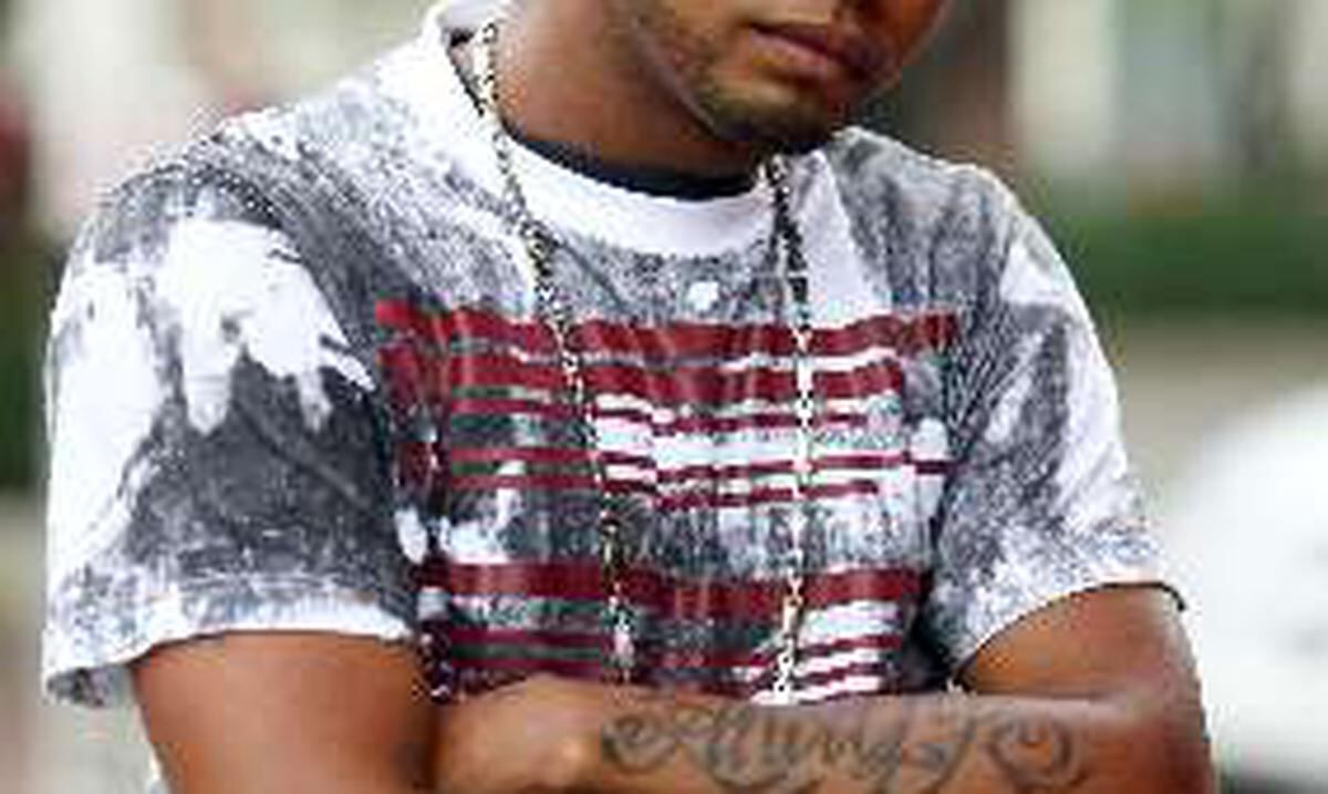 César Seda, Jr., apunta en dirección del argentino Omar Narváez ...