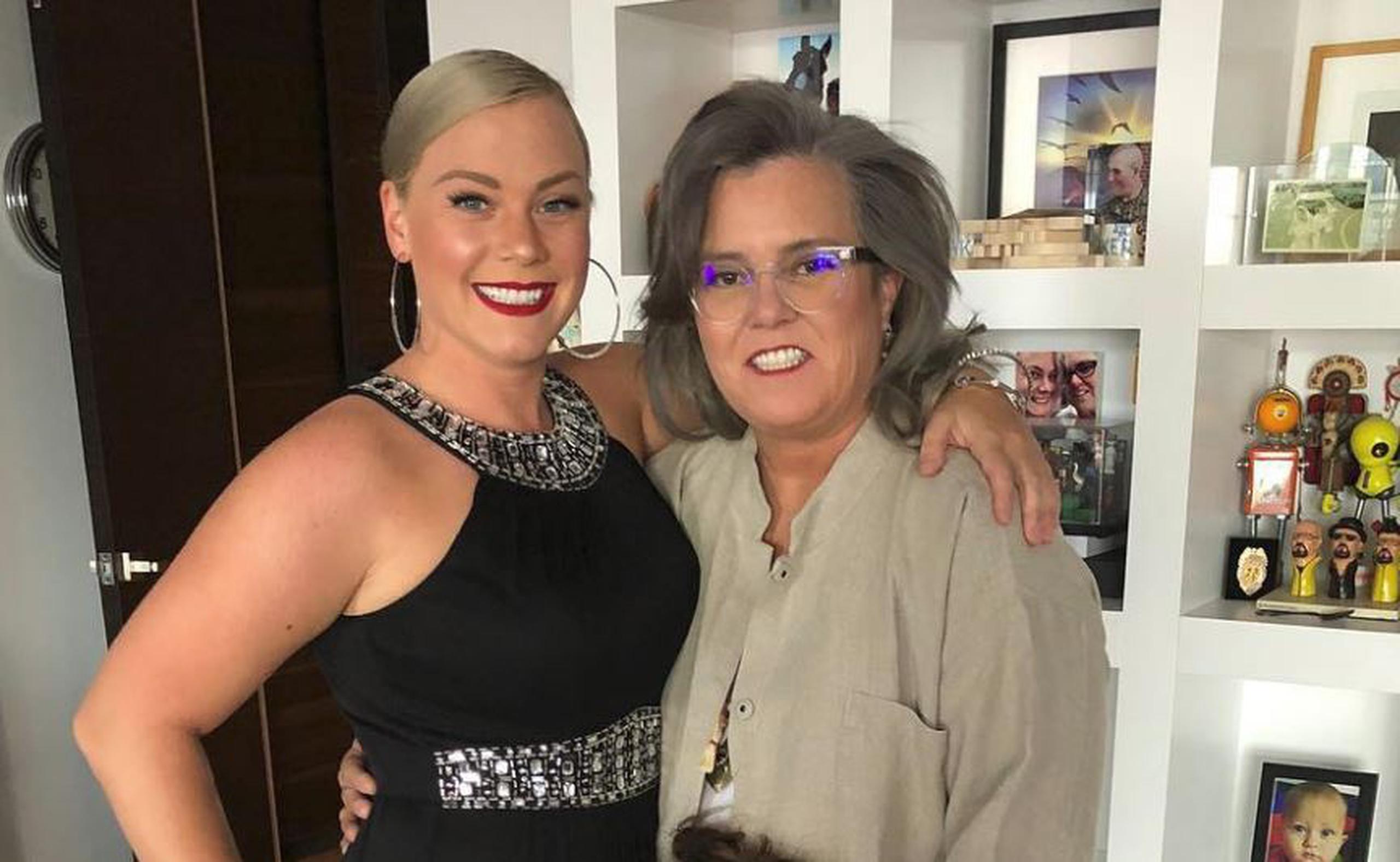 Prometida de Rosie O'Donnell presume su enorme anillo - Primera Hora