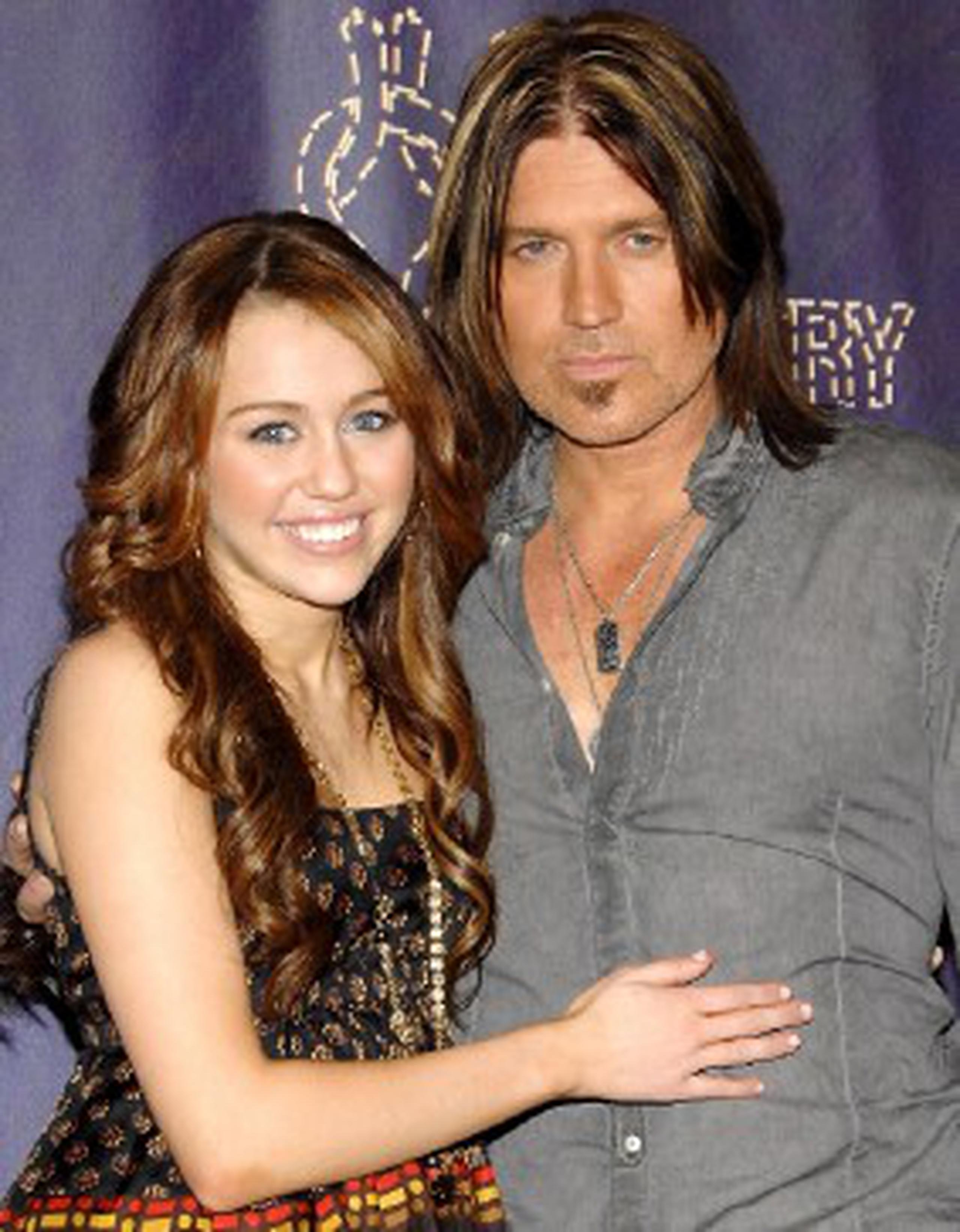 Billy Ray Cyrus, padre de Miley, debuta en Broadway - Primera Hora
