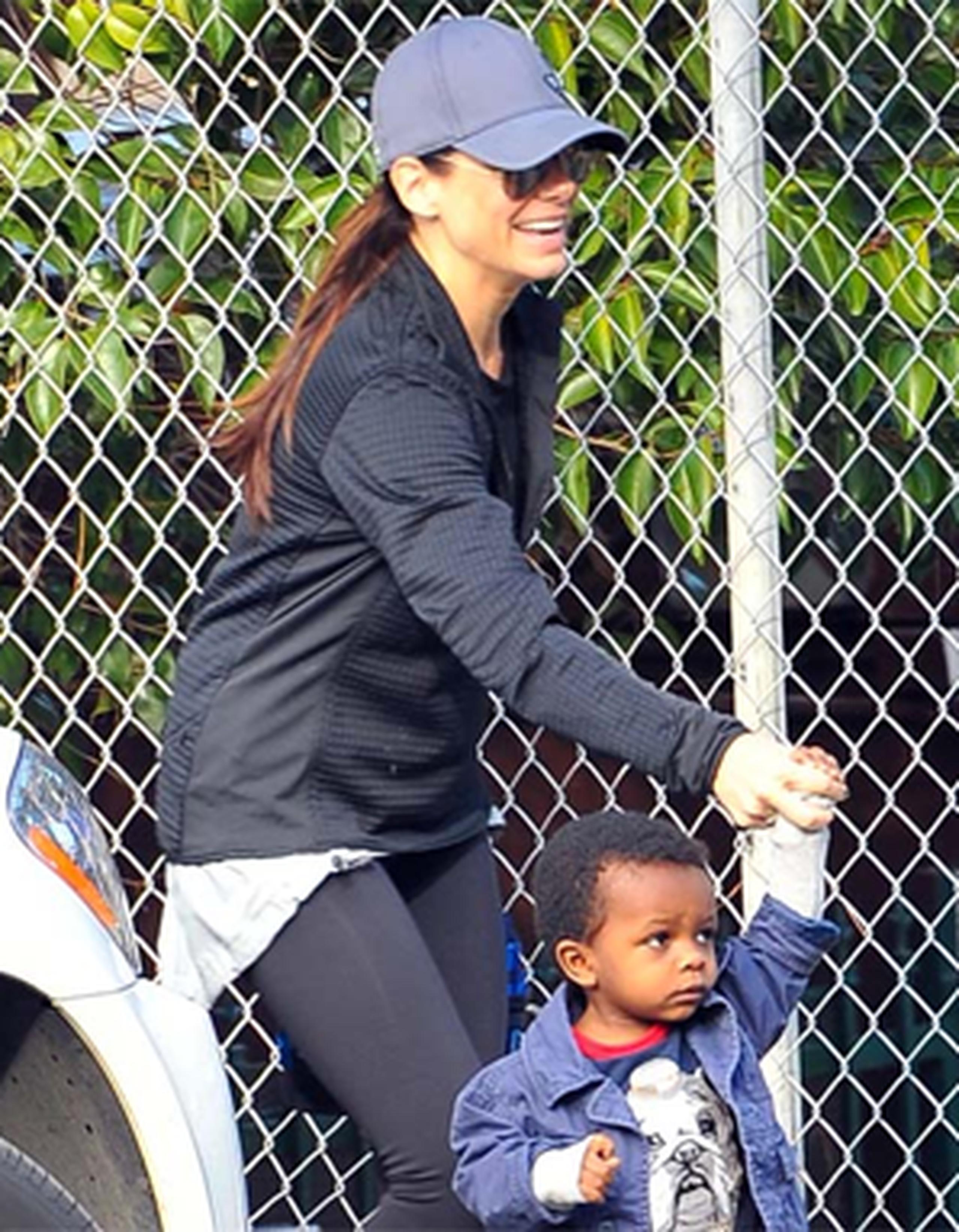 Sandra Bullock quiere tener más hijos - Primera Hora