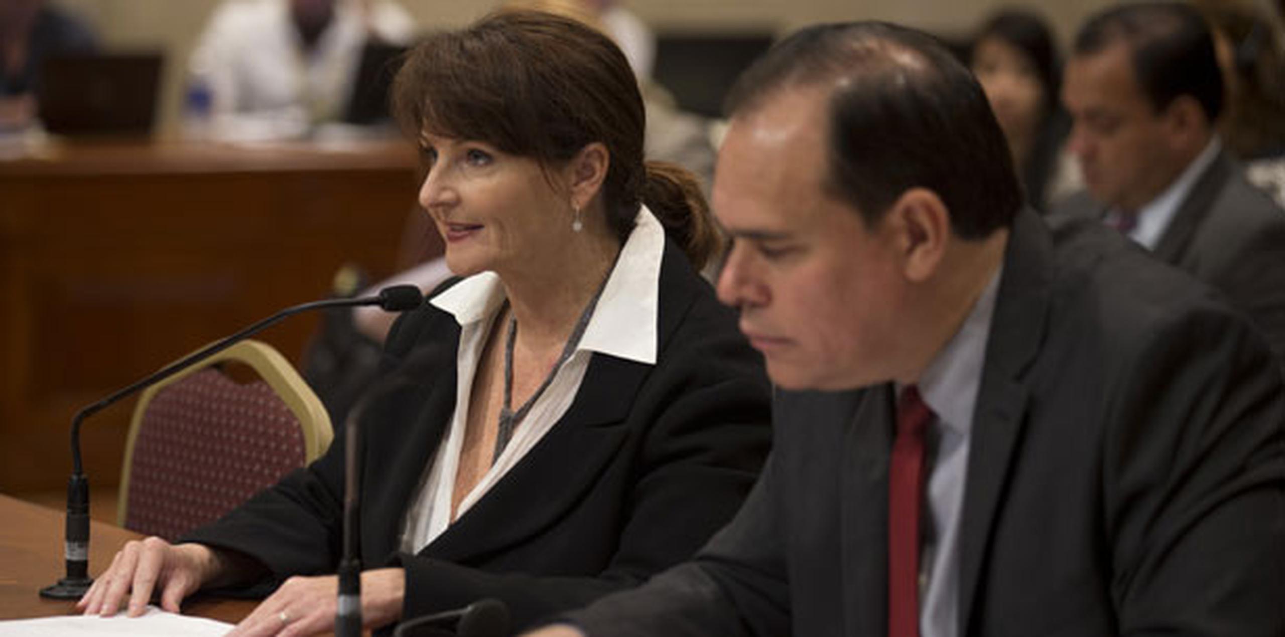 Lisa Donahue se canta sin datos del apagón - Primera Hora