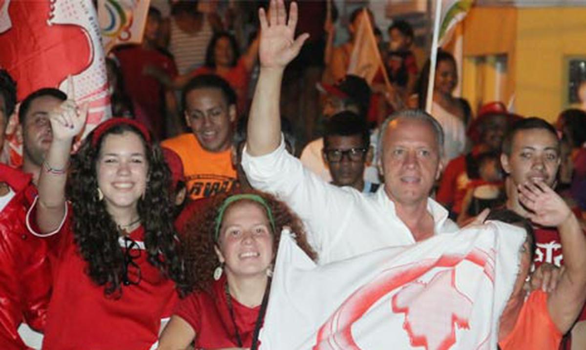 Rolando Ortiz celebra triunfo en Cayey - Primera Hora