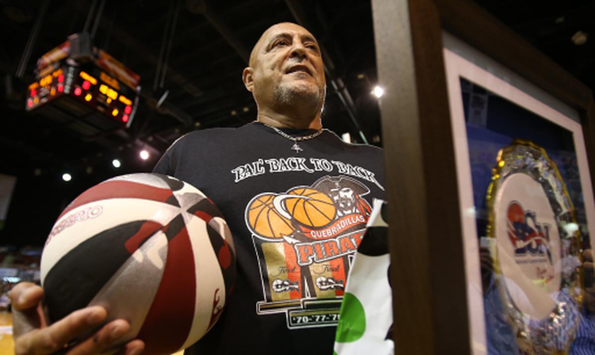 Féretro de Neftalí Rivera no llega a la ceremonia - Primera Hora