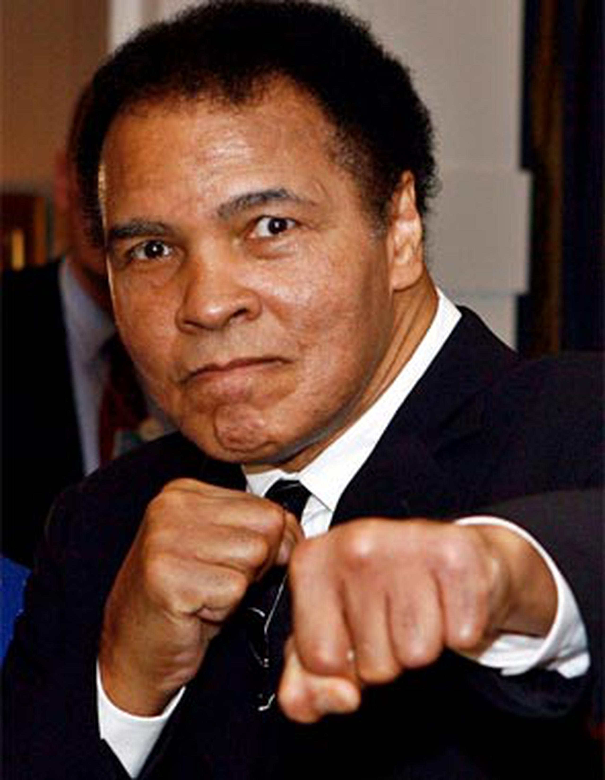 Muhammad Ali vuelve al hospital - Primera Hora