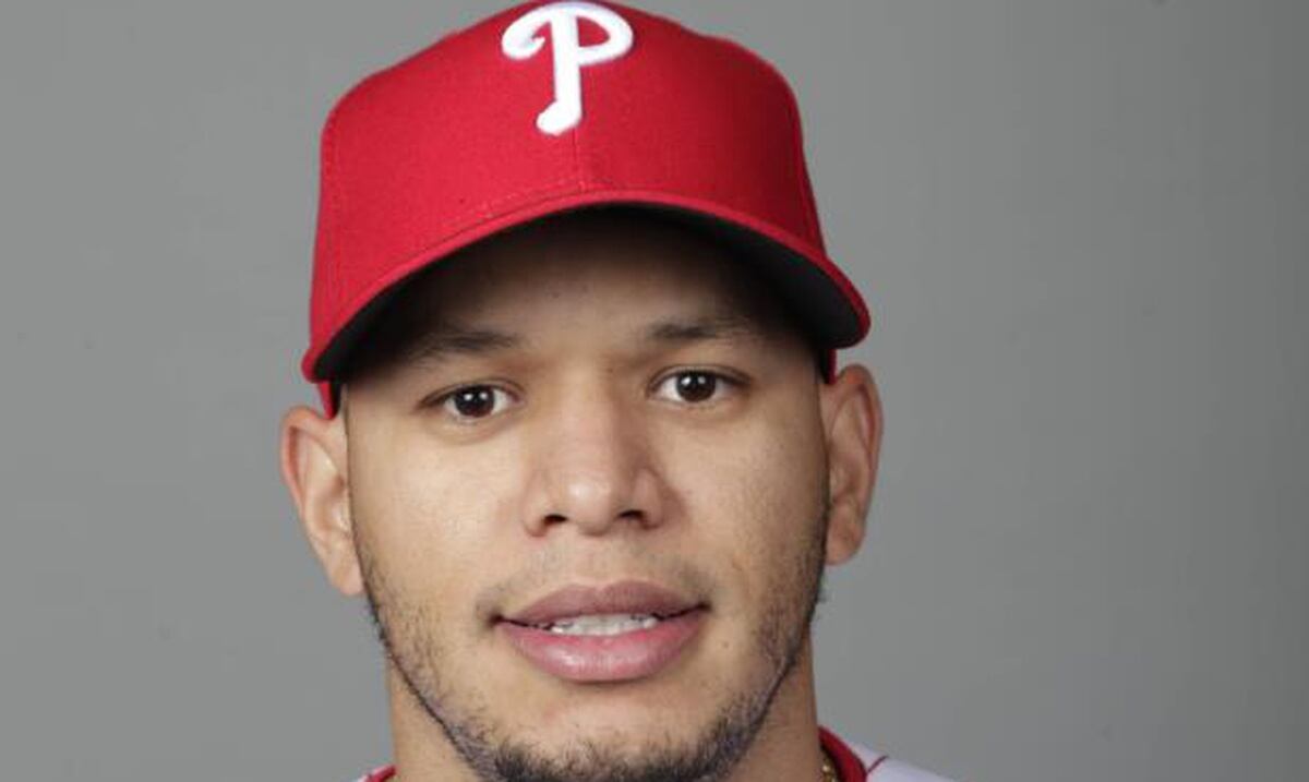 El intermedista César Hernández firma por un año con los Indios de ...