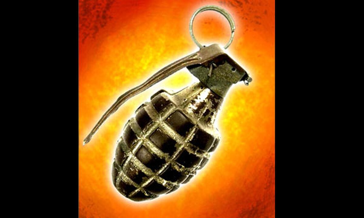 Granada presentada como evidencia explota durante un juicio - Primera Hora