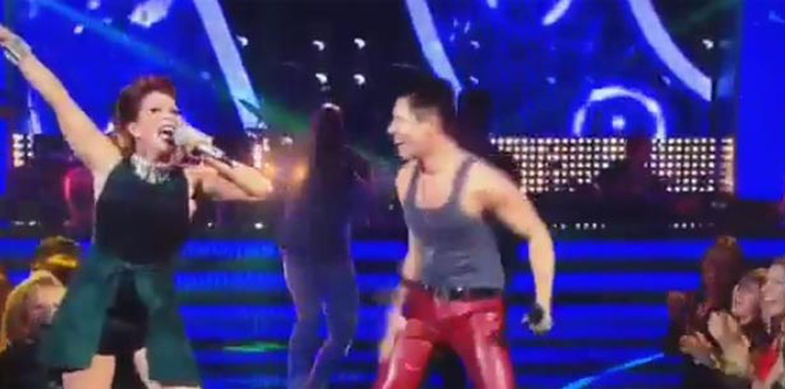 Se le vio el "booty" a Alejandra Guzmán y Ricky Martin se lo gozó ...