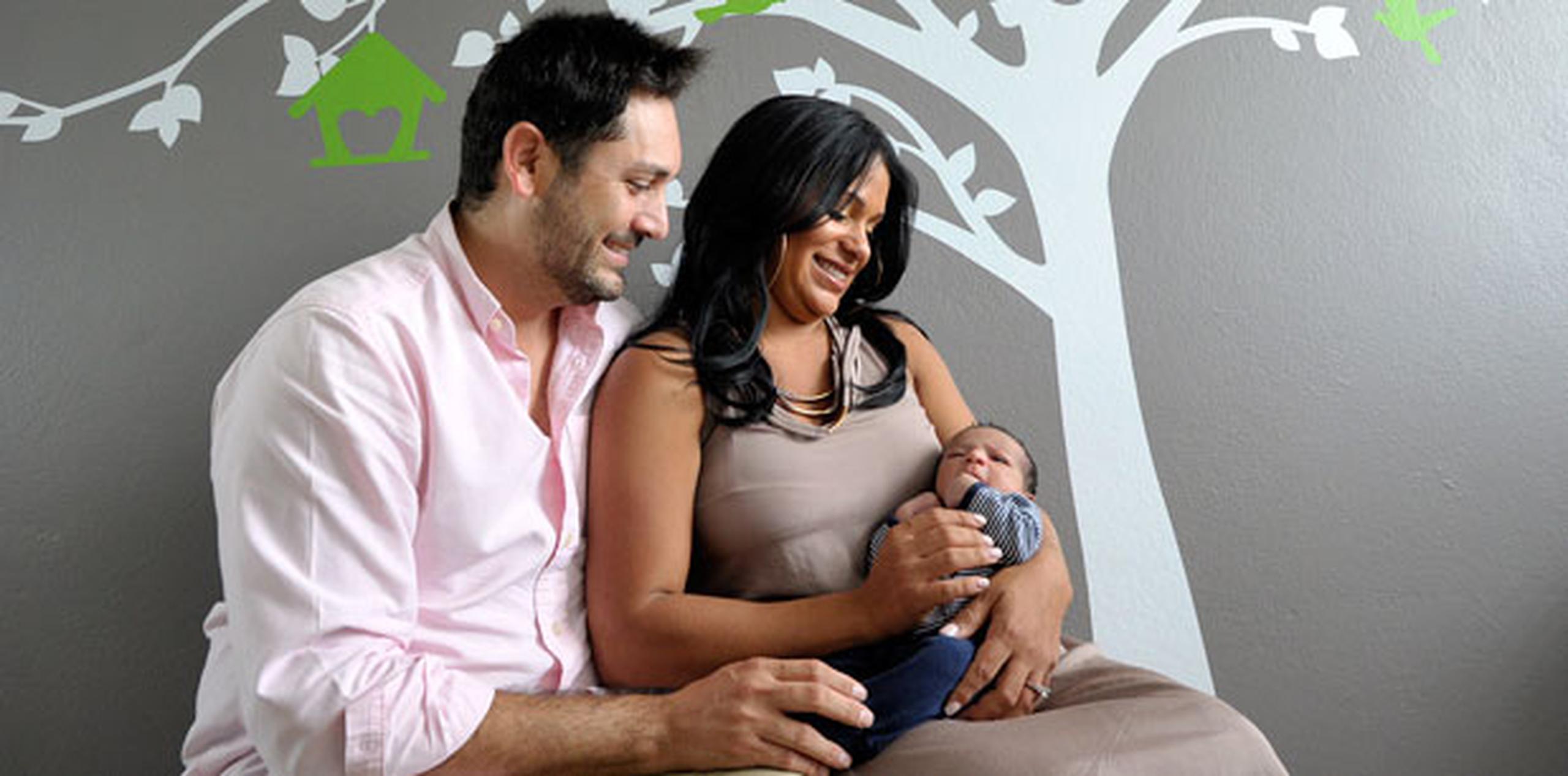 Enchulados de su hijo Rony 'The Hyper' y su esposa - Primera Hora