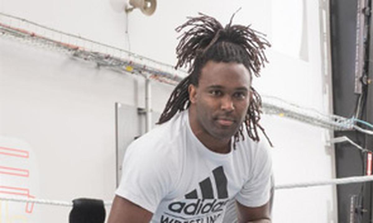 Jaime Espinal demuestra sus talentos a la WWE - Primera Hora