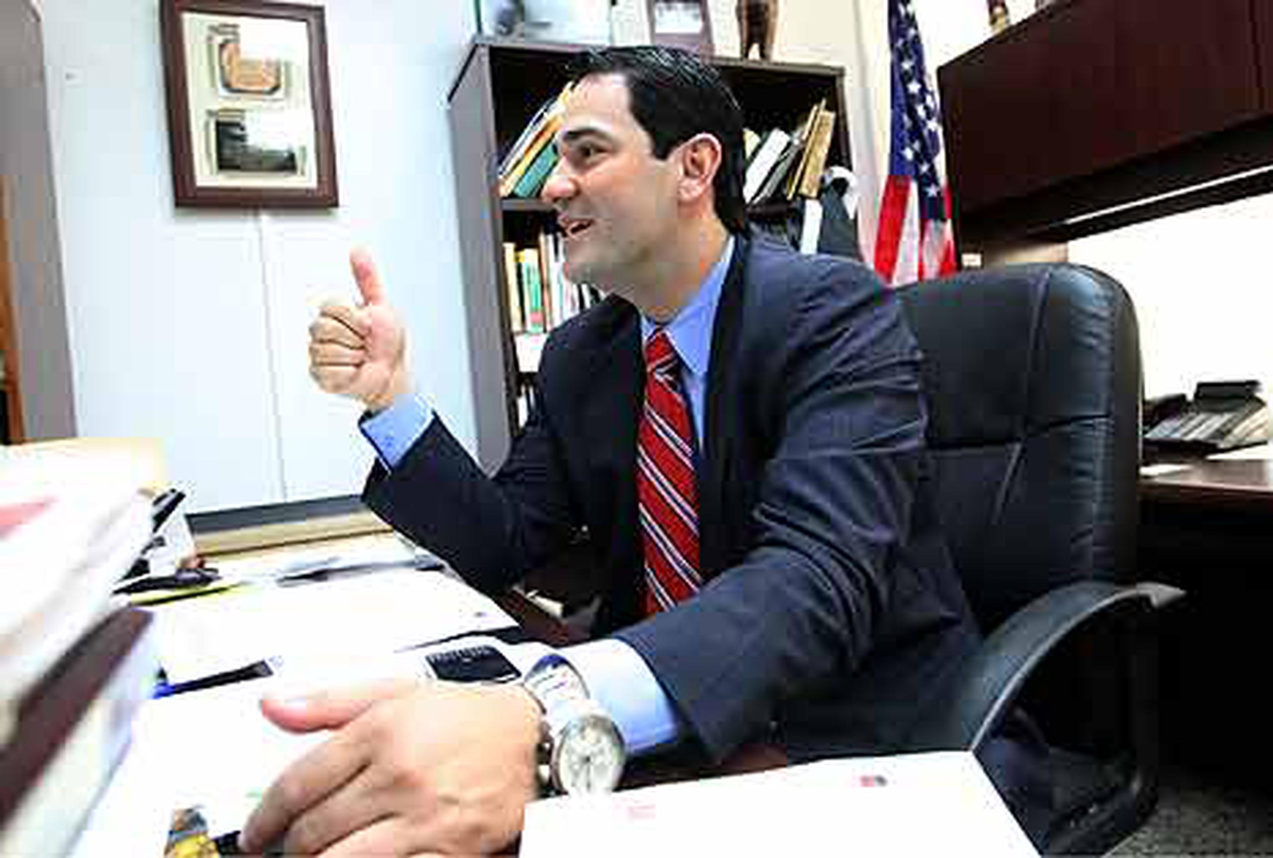 Informe que recomienda expulsión de Farinacci se verá mañana - Primera Hora