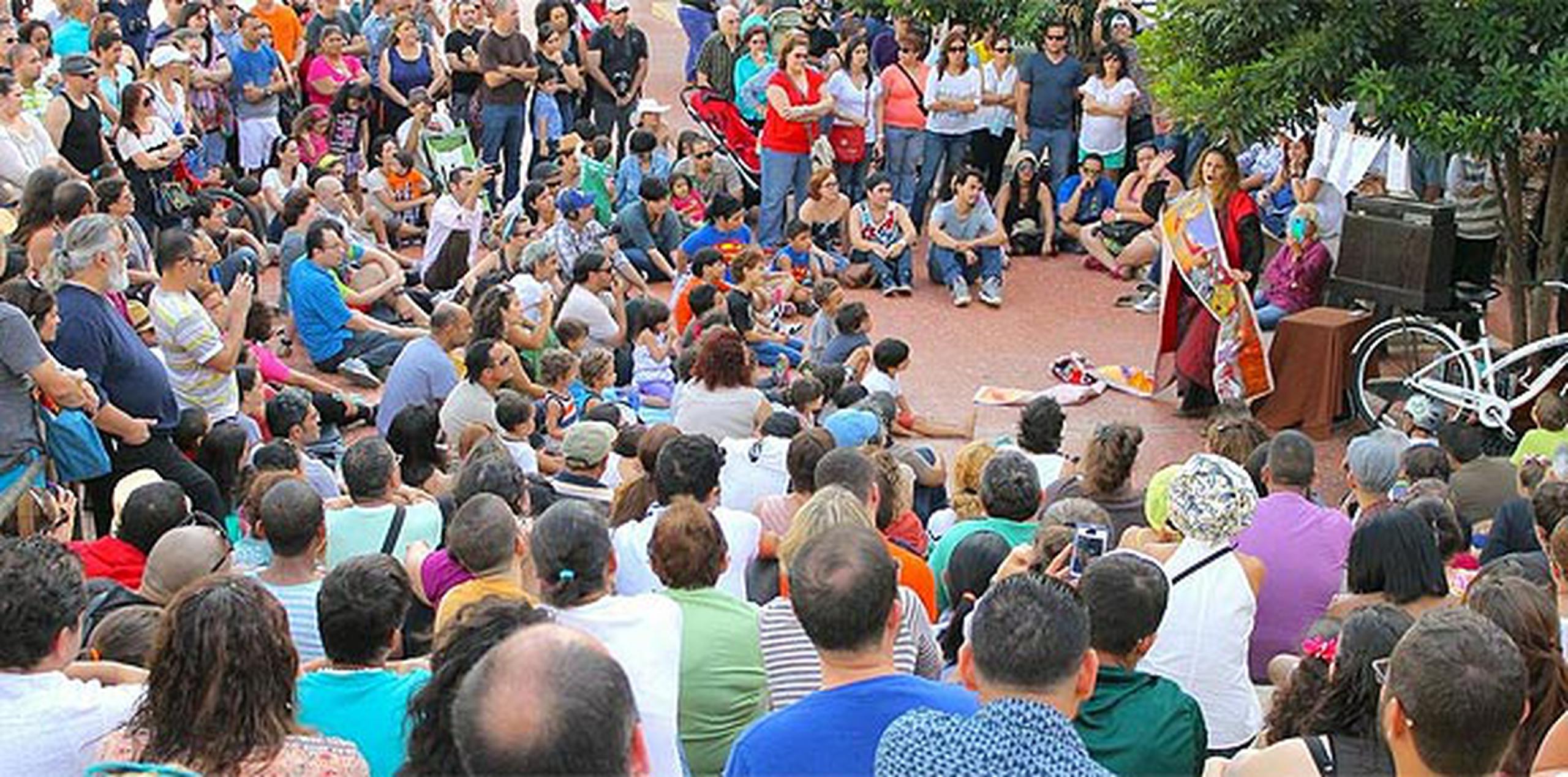 "María Chuzema" siente apoyo del público por cuento de niña transgénero ...