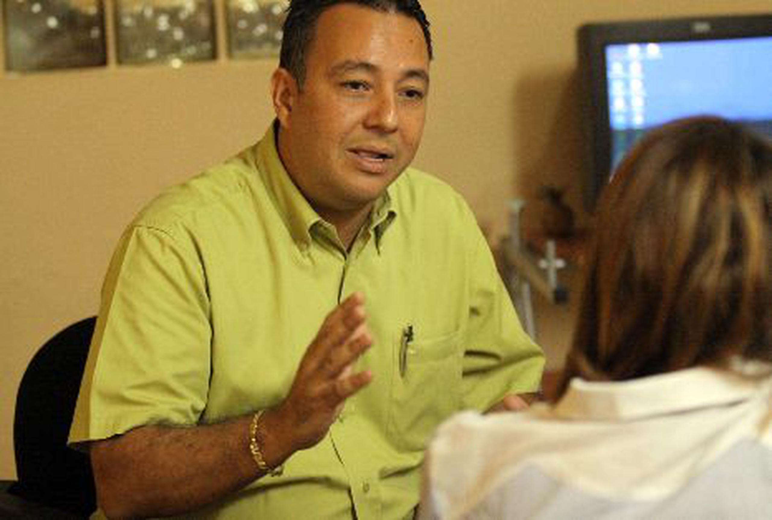 El alcalde de Florida lucha contra viento y marea - Primera Hora