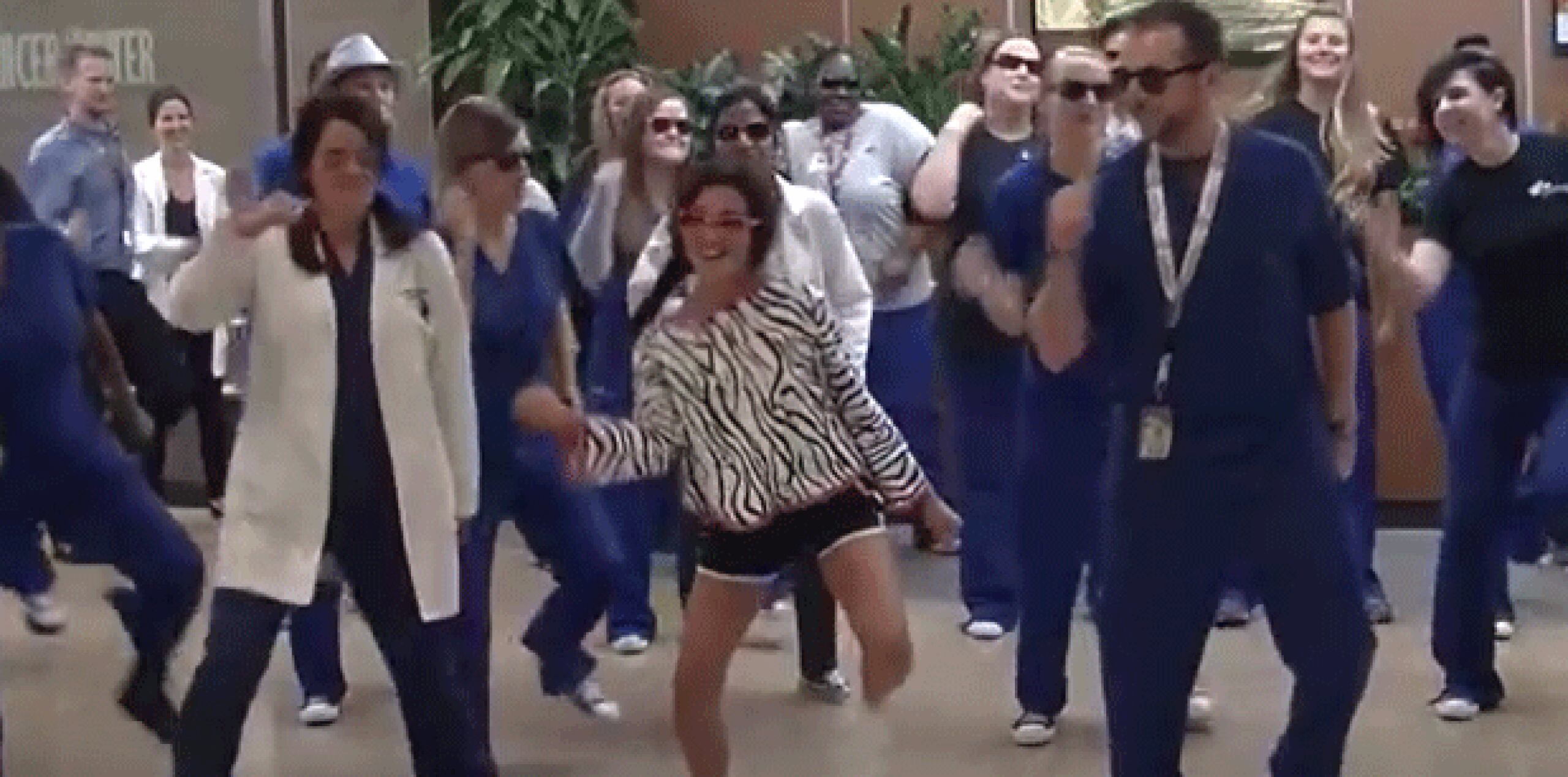 Equipo médico le baila el "Nae Nae" a paciente que dan de alta - Primera Hora
