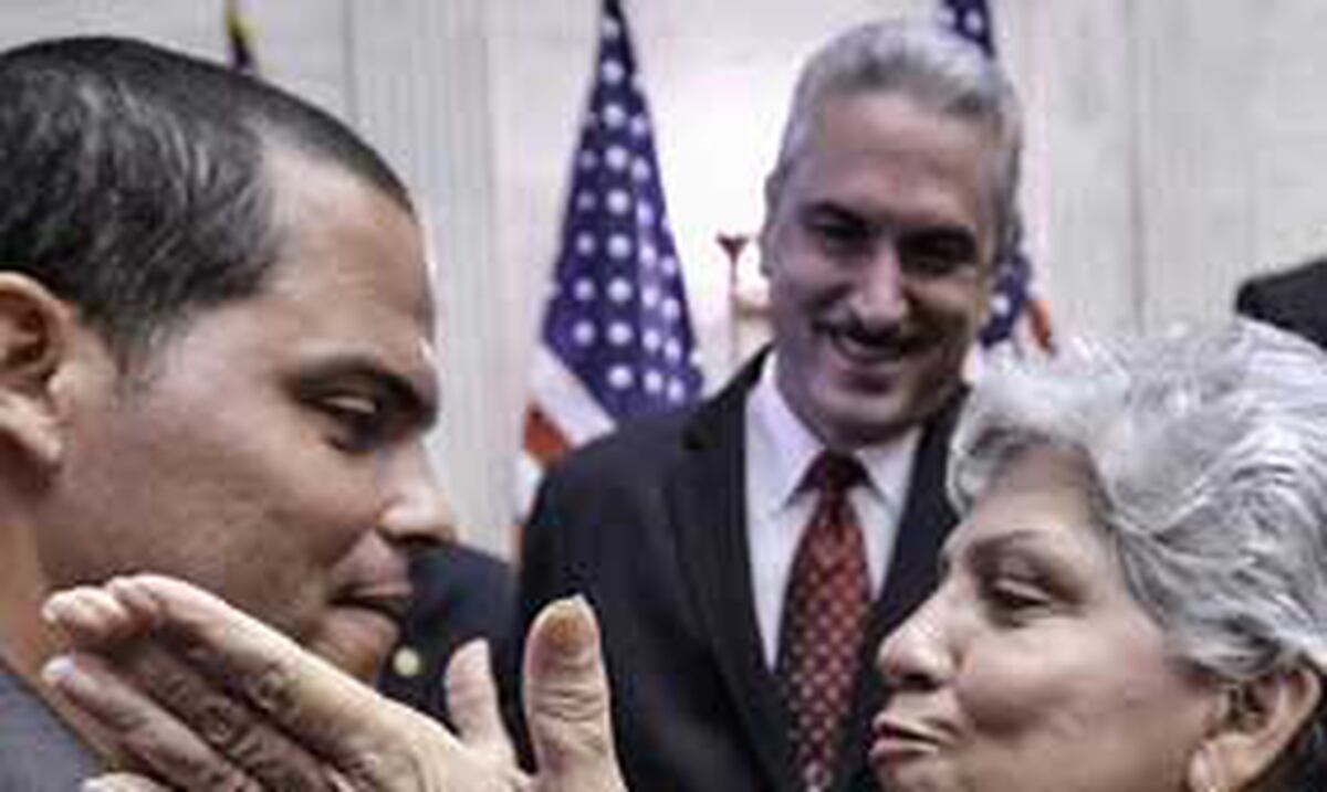 Iván Rodríguez recibe homenaje en el Senado - Primera Hora