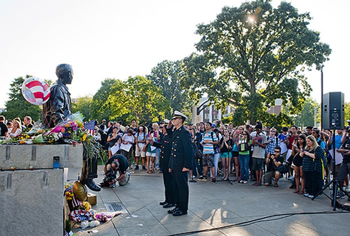 Funeral de Neil Armstrong coincide con 2da luna llena de agosto ...