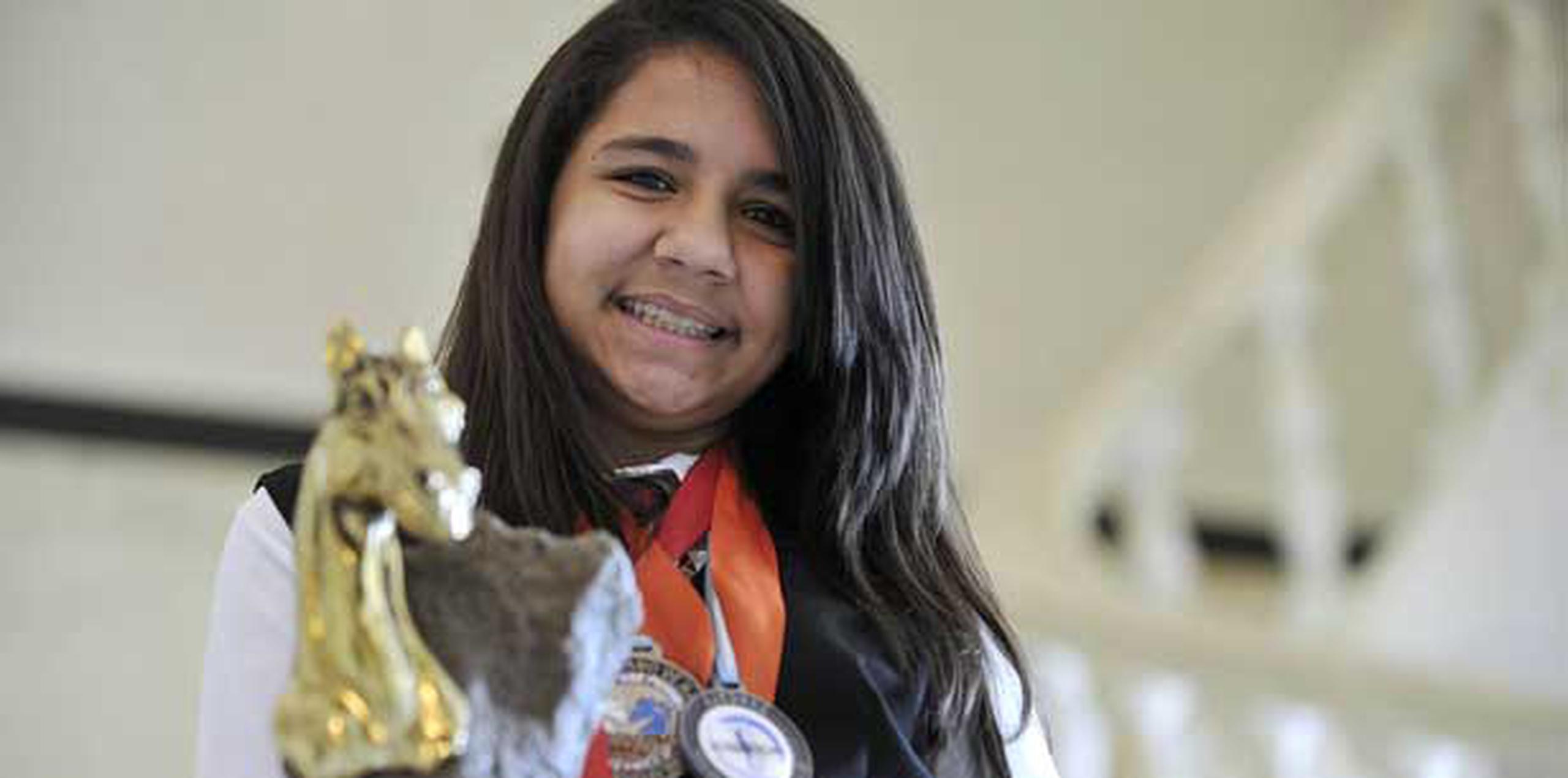 Campeona de ajedrez Danitza Vázquez es homenajeada en el Senado ...