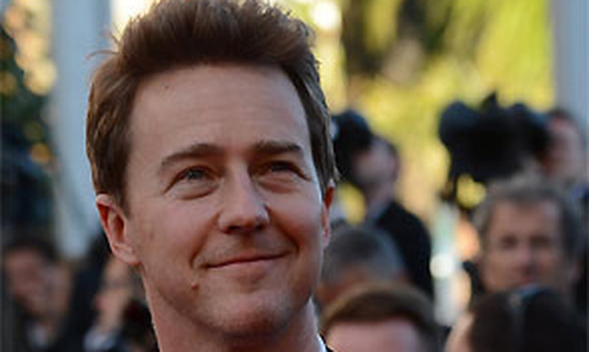 Edward Norton será padre - Primera Hora