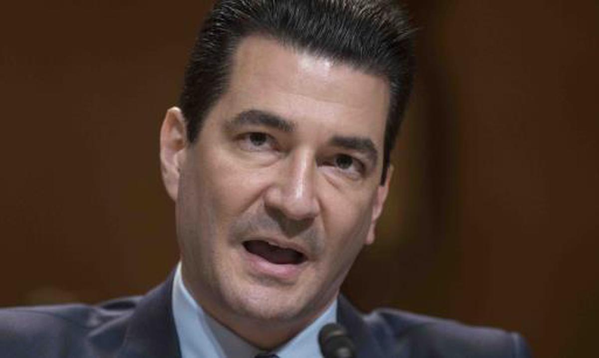 Renuncia director de la FDA - Primera Hora