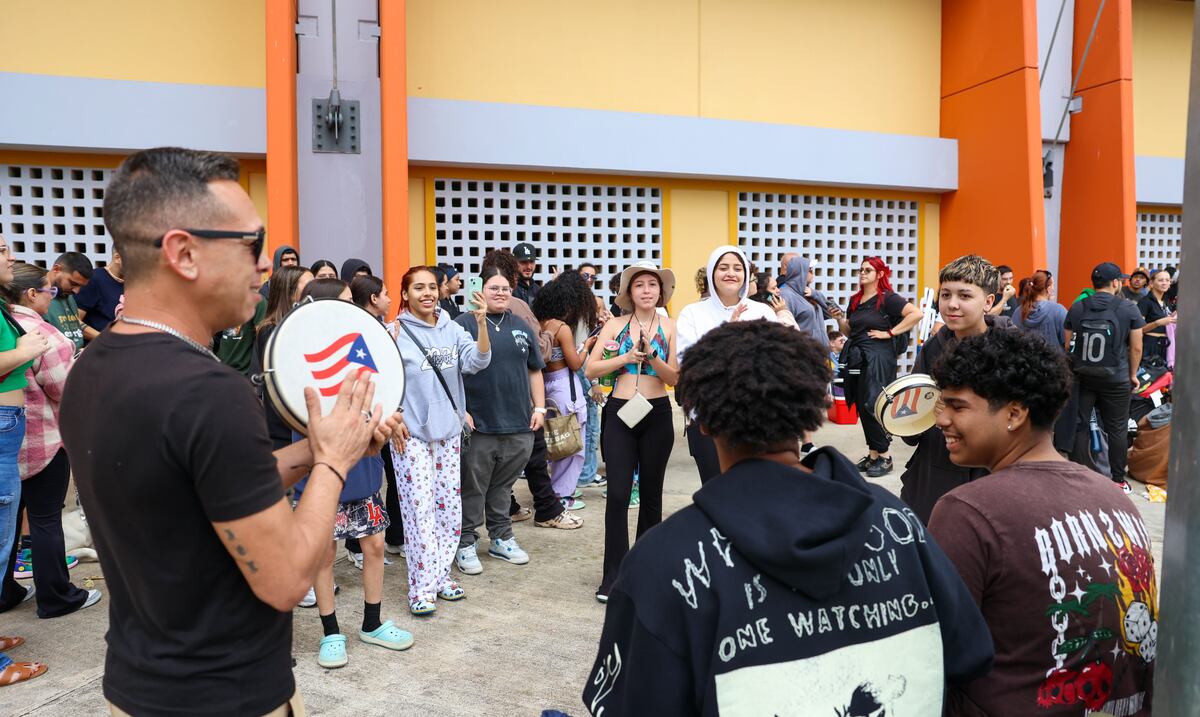 FOTOS: Fanáticos esperan horas en Cayey para comprar boletos de Bad ... FOTOS: Fanáticos esperan horas en Cayey para comprar boletos de Bad ...