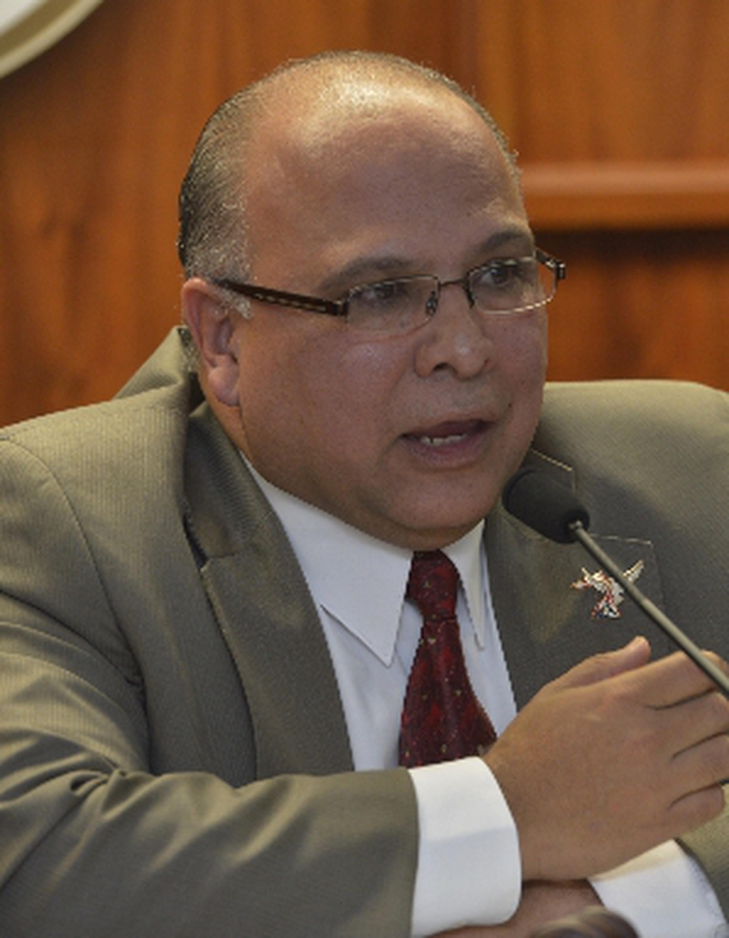 Cierran filas con Aarón dos legisladores populares - Primera Hora