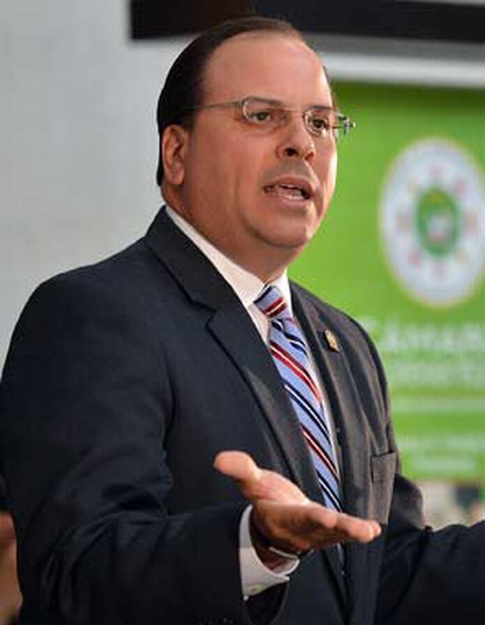 Equipo fiscal del Gobierno se reúne con Jaime Perelló - Primera Hora