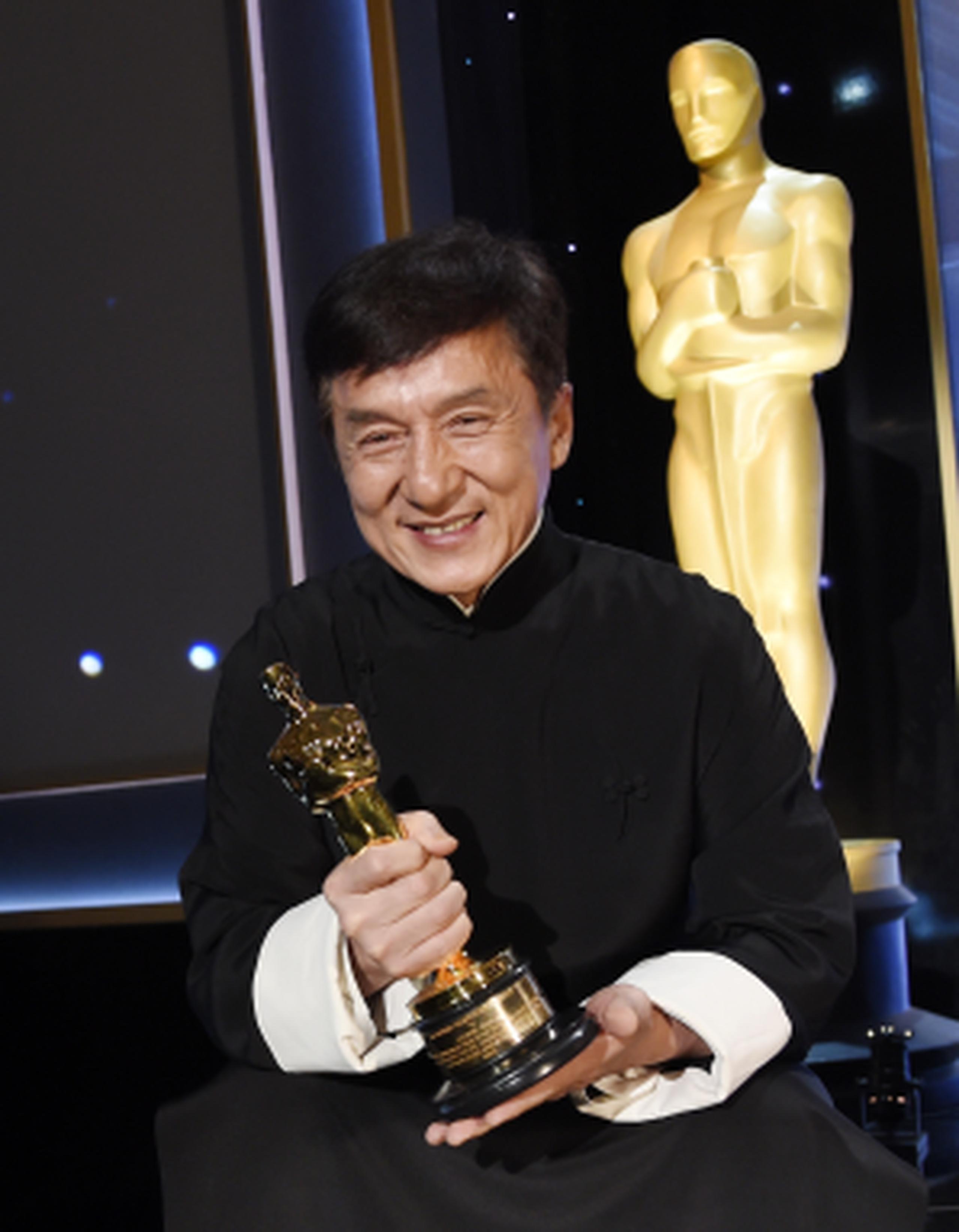 Stilvolle Jackie Chan Oscar Ebenbild