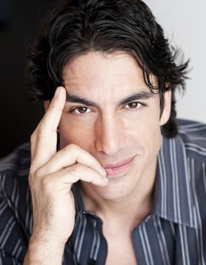 Actor mexicano Ricardo Chávez lanza libro “Tu vida no tiene que ser una ...