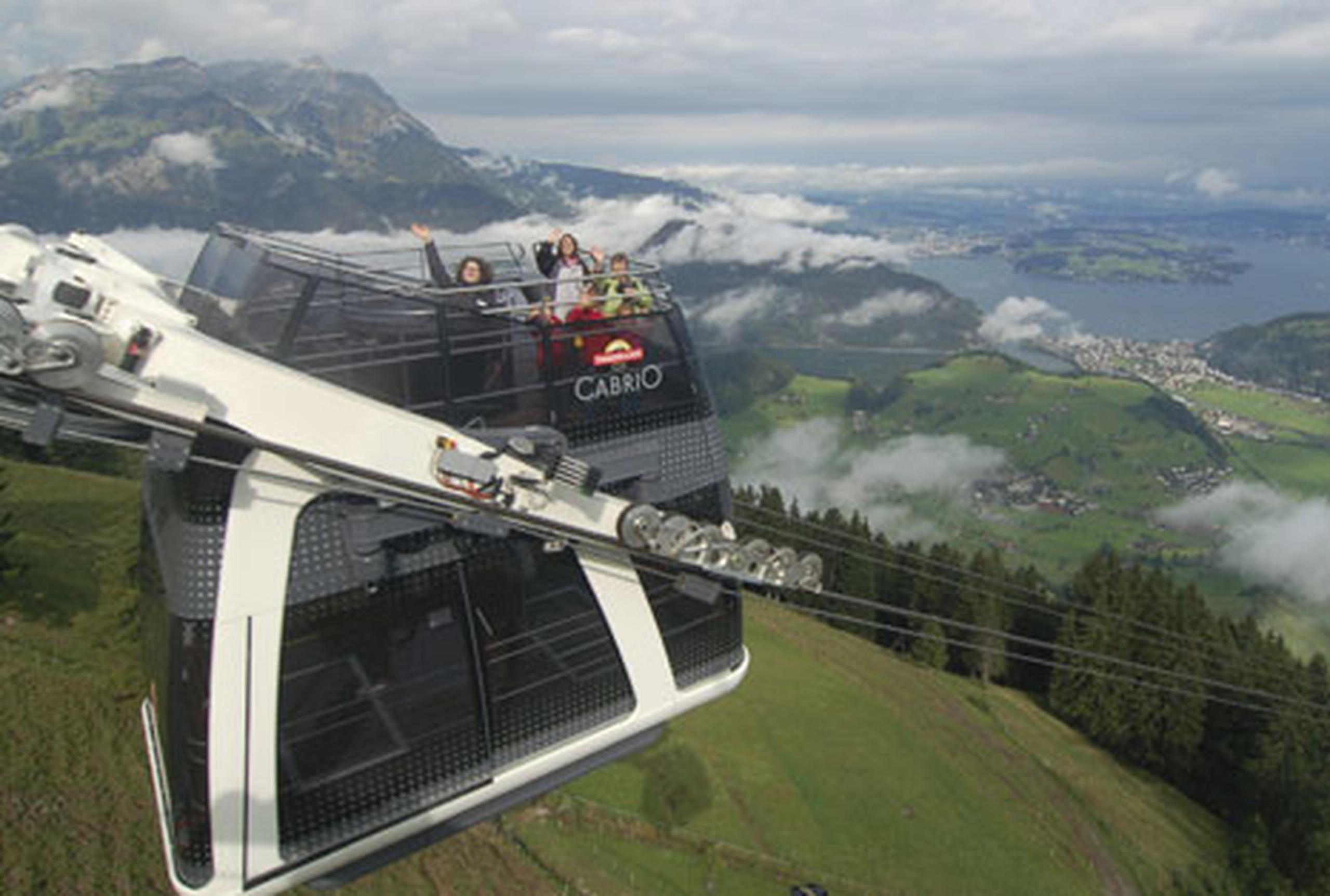 Suiza disfruta del primer teleférico descapotable del mundo - Primera Hora