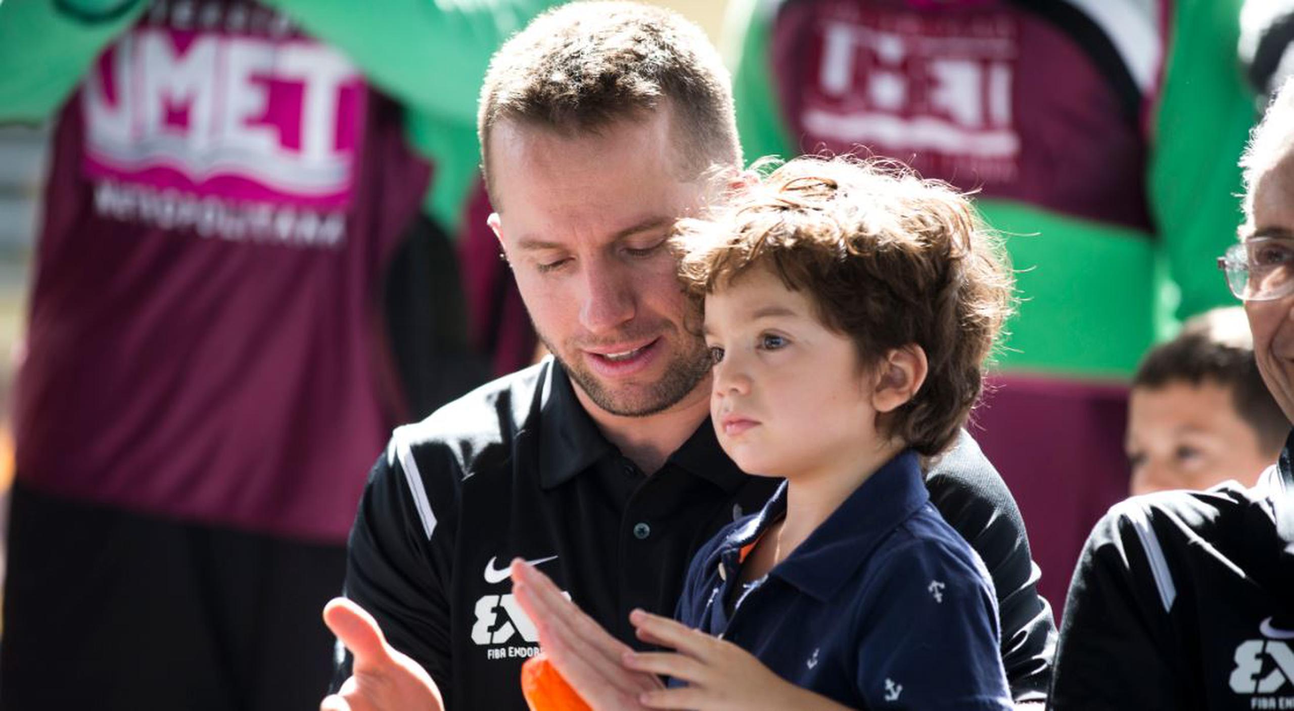 Fotos: Barea disfruta en la Isla con su pequeño Sebastian José ...