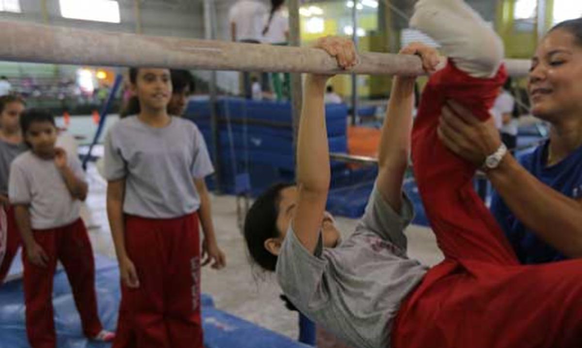 Celebran cumpleaños número 40 de Diego Lizardi durante el Día de la ...