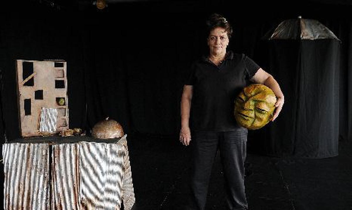 Deborah Hunt presenta su libro Más caras con máscaras - Primera Hora