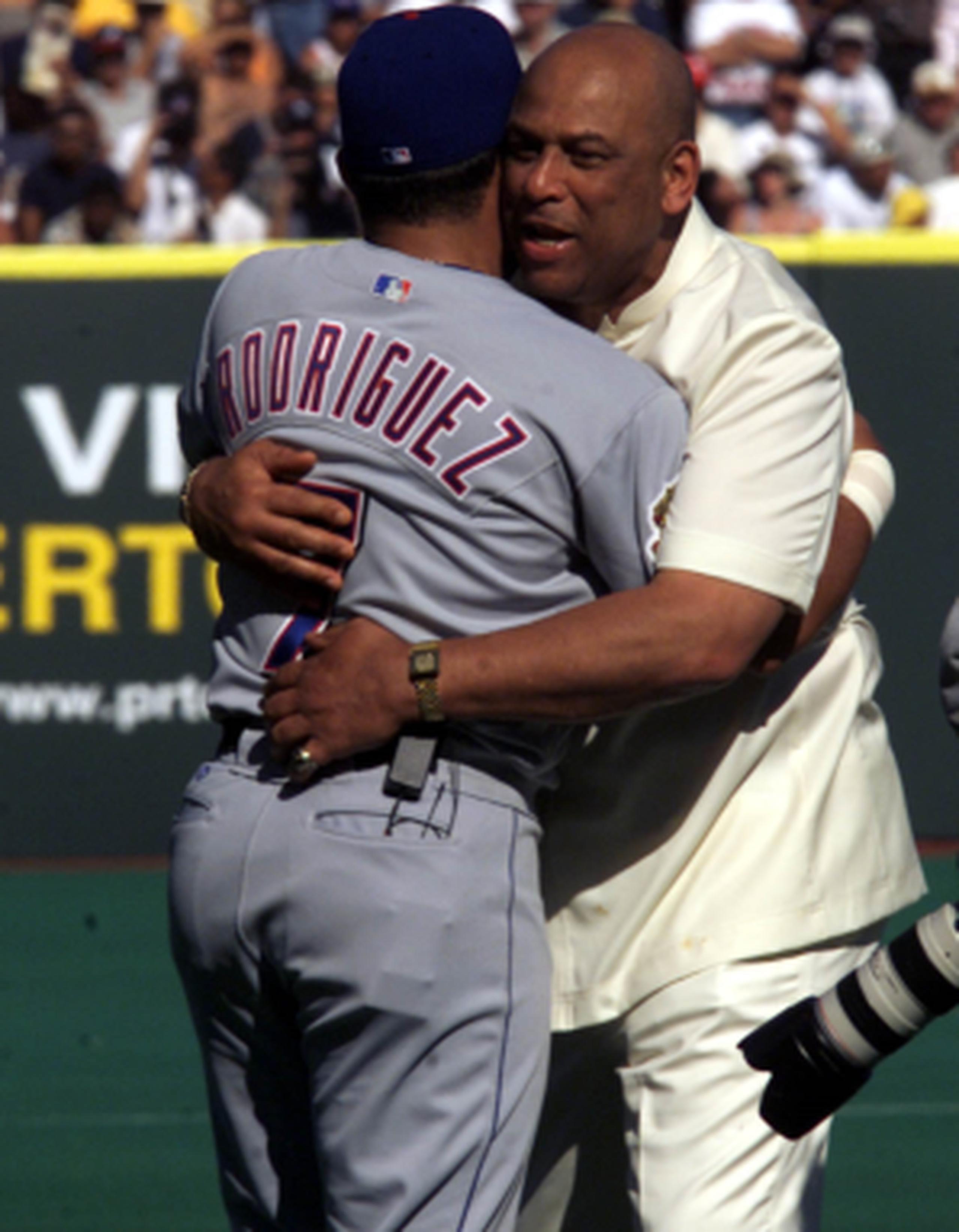 Peruchín Cepeda le da unos ‘tips’ a Iván Rodríguez - Primera Hora