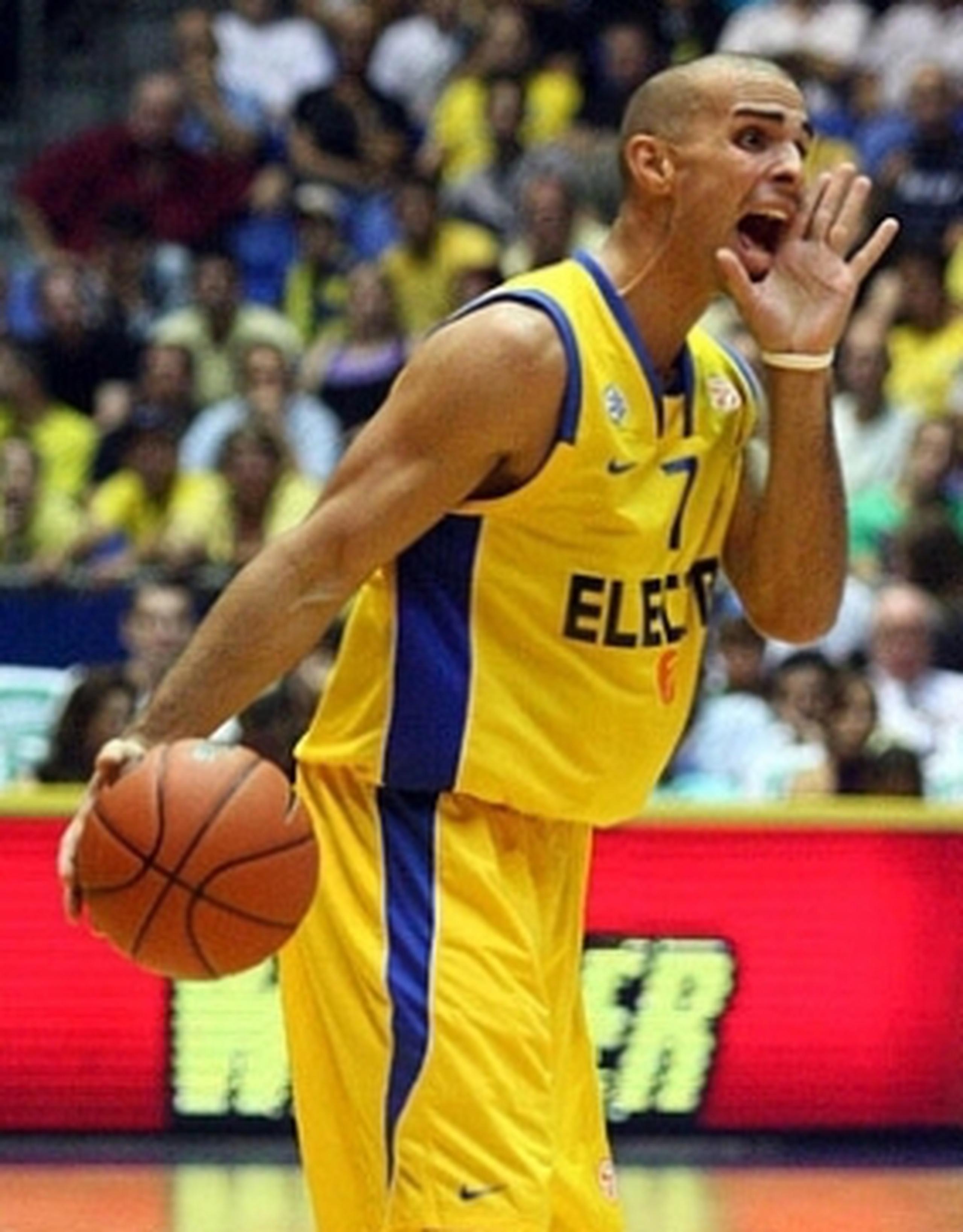 Carlos Arroyo luce en derrota - Primera Hora